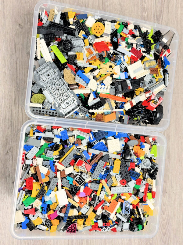 1lb Used LEGO® Bulk (Random Pieces and Colors) - Canada's Bricks
